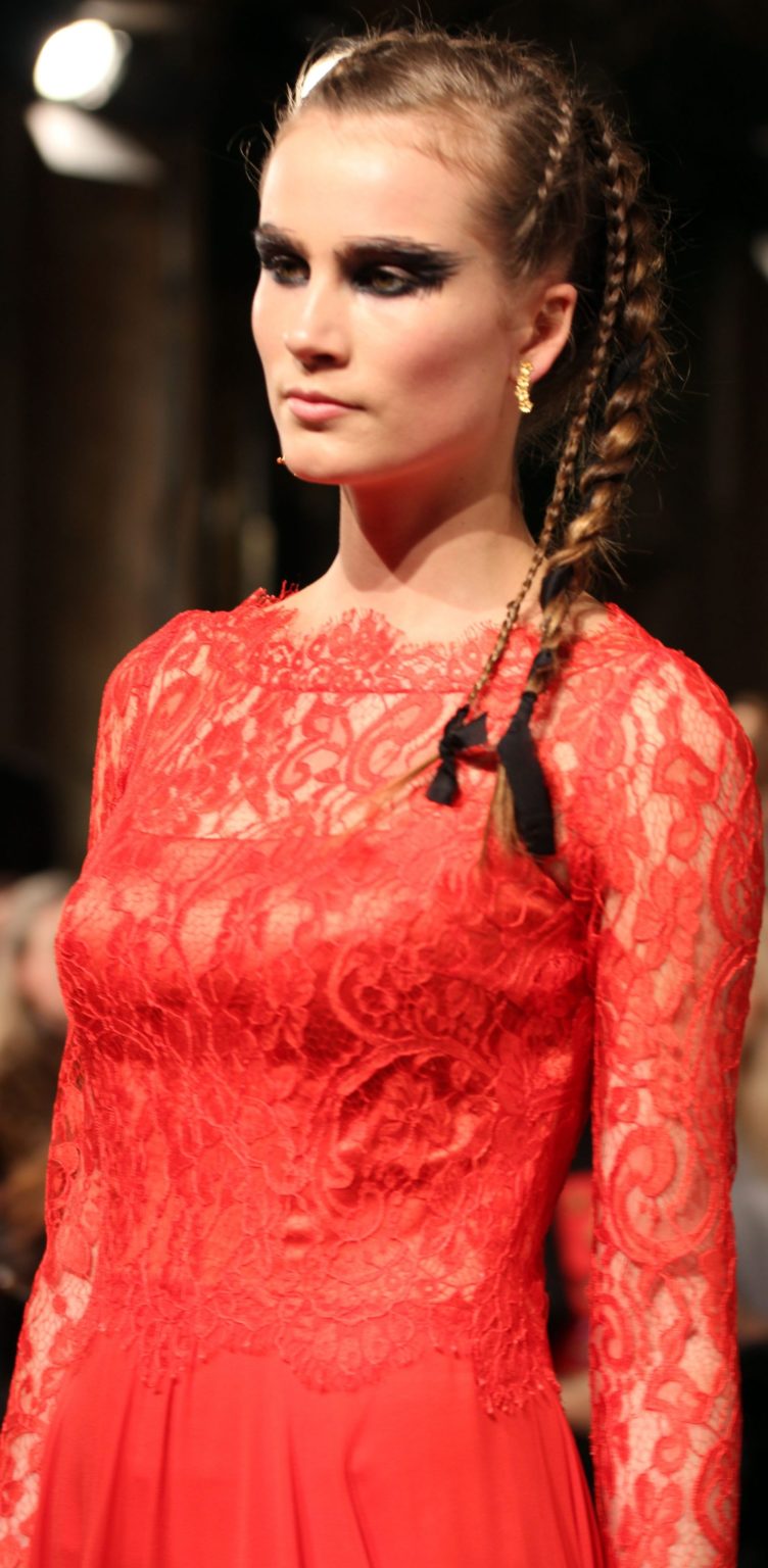 Tumma puku -koodi, mitä päälle? - Naiselo